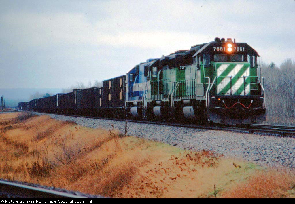 1423-24 Northbound BN freight at dusk